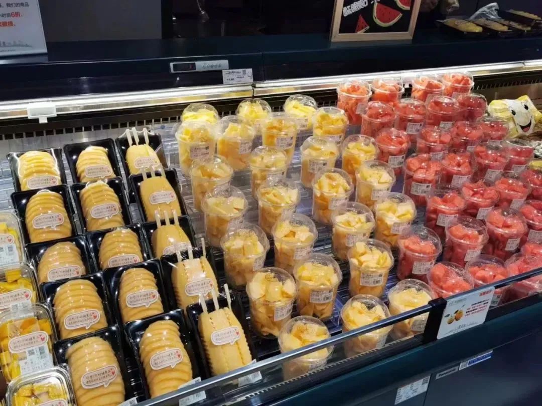 Supermarket fresh cut fruit display appreciation - iNEWS