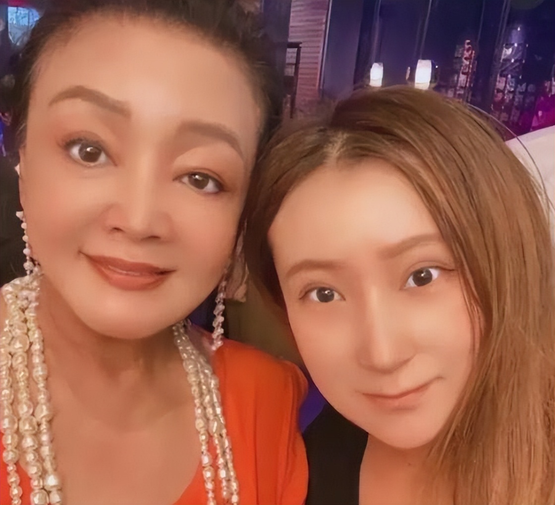 Wang Xiaofei's feelings are exposed again! Intimate photos with mysterious woman go viral ...