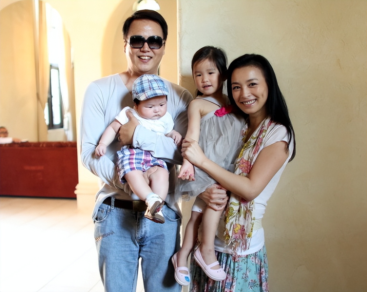 Zhang Ting and his wife did not travel abroad, the eldest daughter is ...