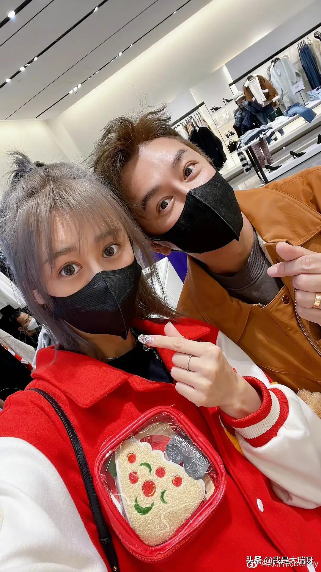 Not divorced!Chen Haomin's 53rd birthday, a family of six neatly ...