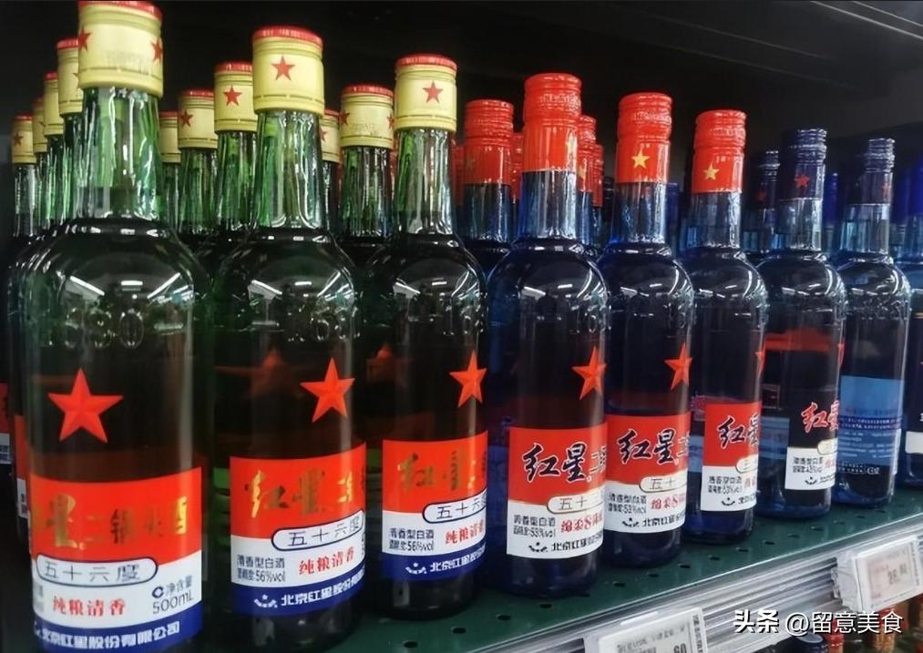 Both are Red Star Erguotou, which one is more popular, the blue bottle ...