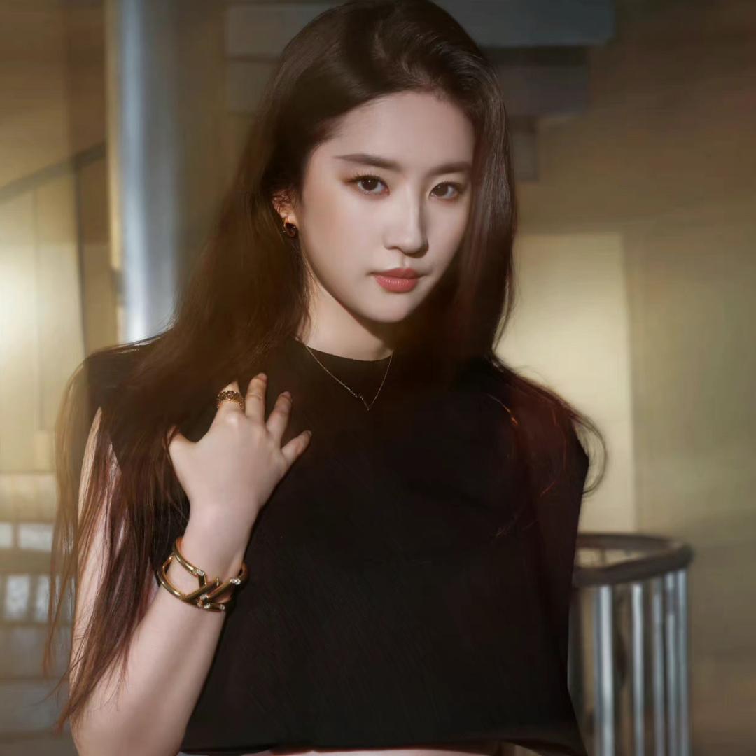 Little Gossip, Liu Yifei, Zhang Ziyi, Zhang Yi - iNEWS