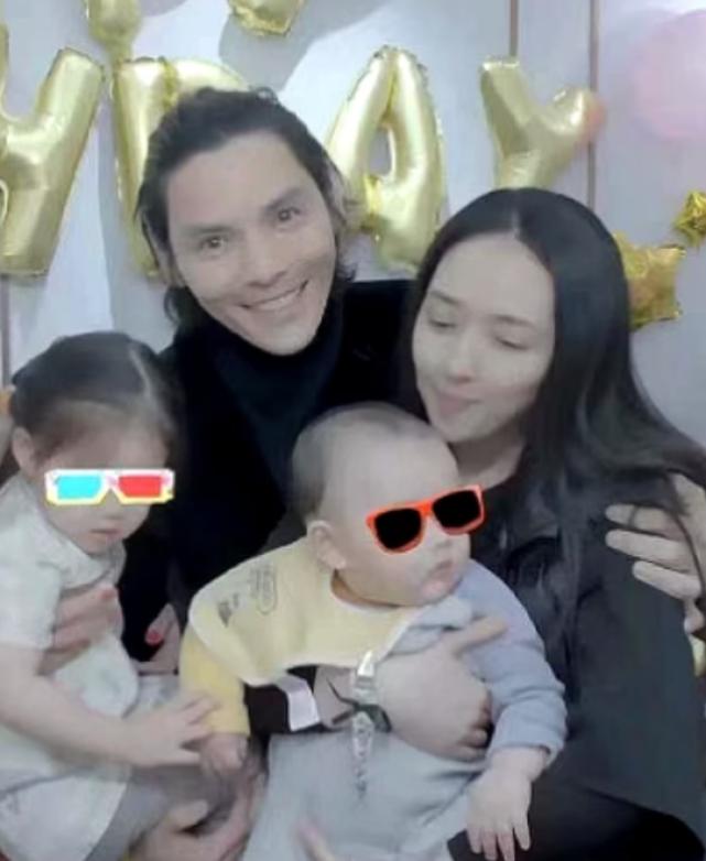 Xiang Zuo celebrates his wife's birthday, Guo Biting smiles happily ...