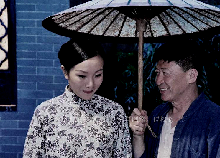 The 38-year-old actress Peng Tingting is married to Ji Gongfu in the movie, but in reality she ...