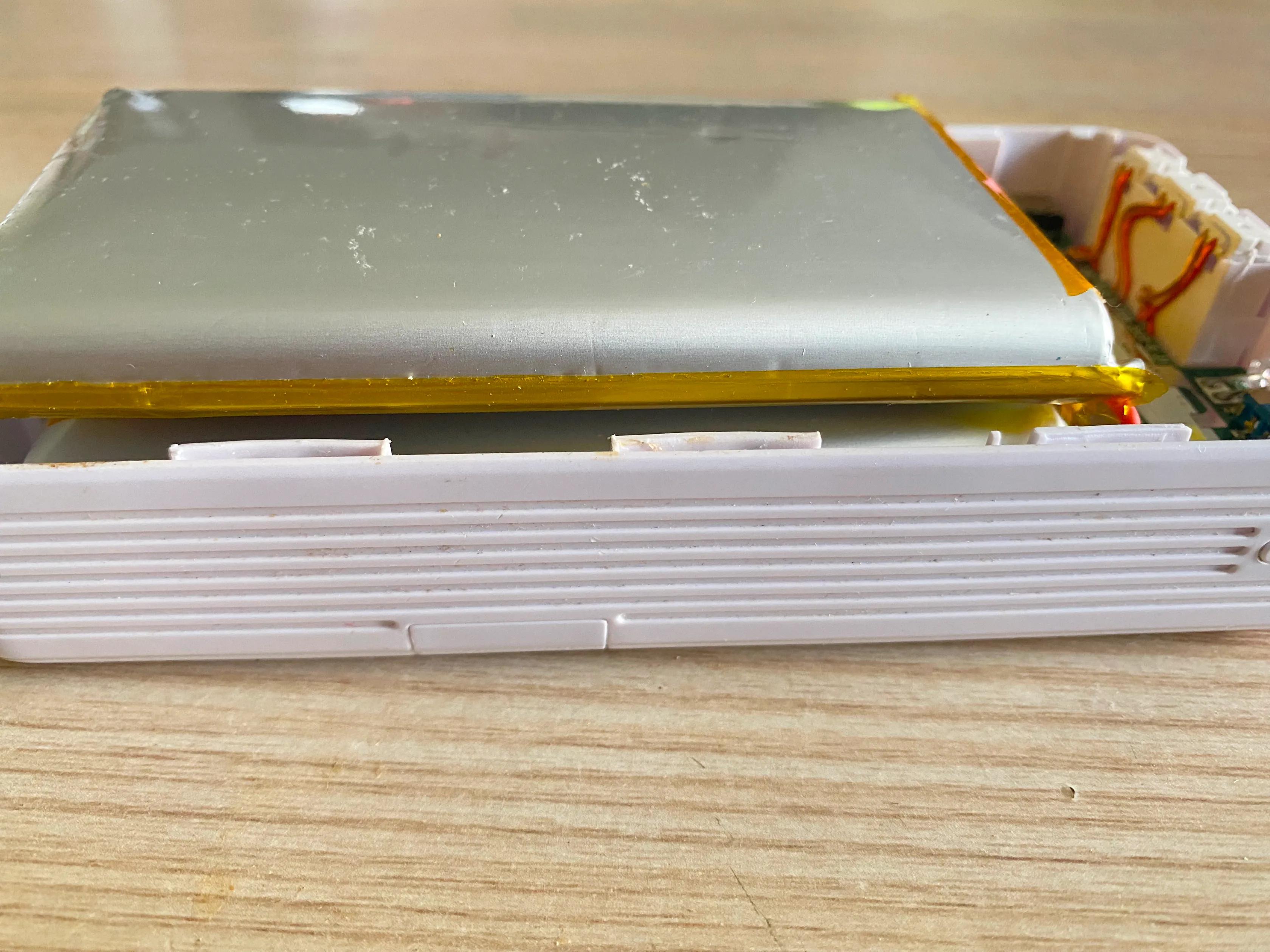 The power bank exploded because of the heat? - iNEWS