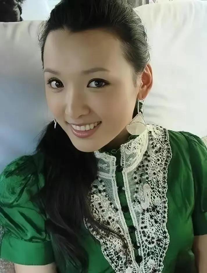 Jin Meimei's small buttocks and Guan Tingna's big breasts make up the ...
