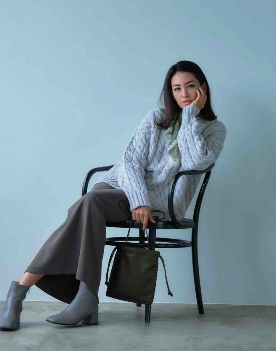 Grandma sweater + skirt = retro and accent!Wear this in autumn and ...