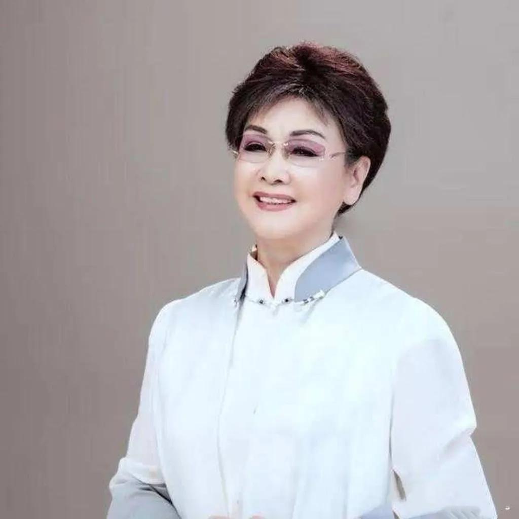 Li Guyi: The first marriage is with a teacher who is infertile, and the ...