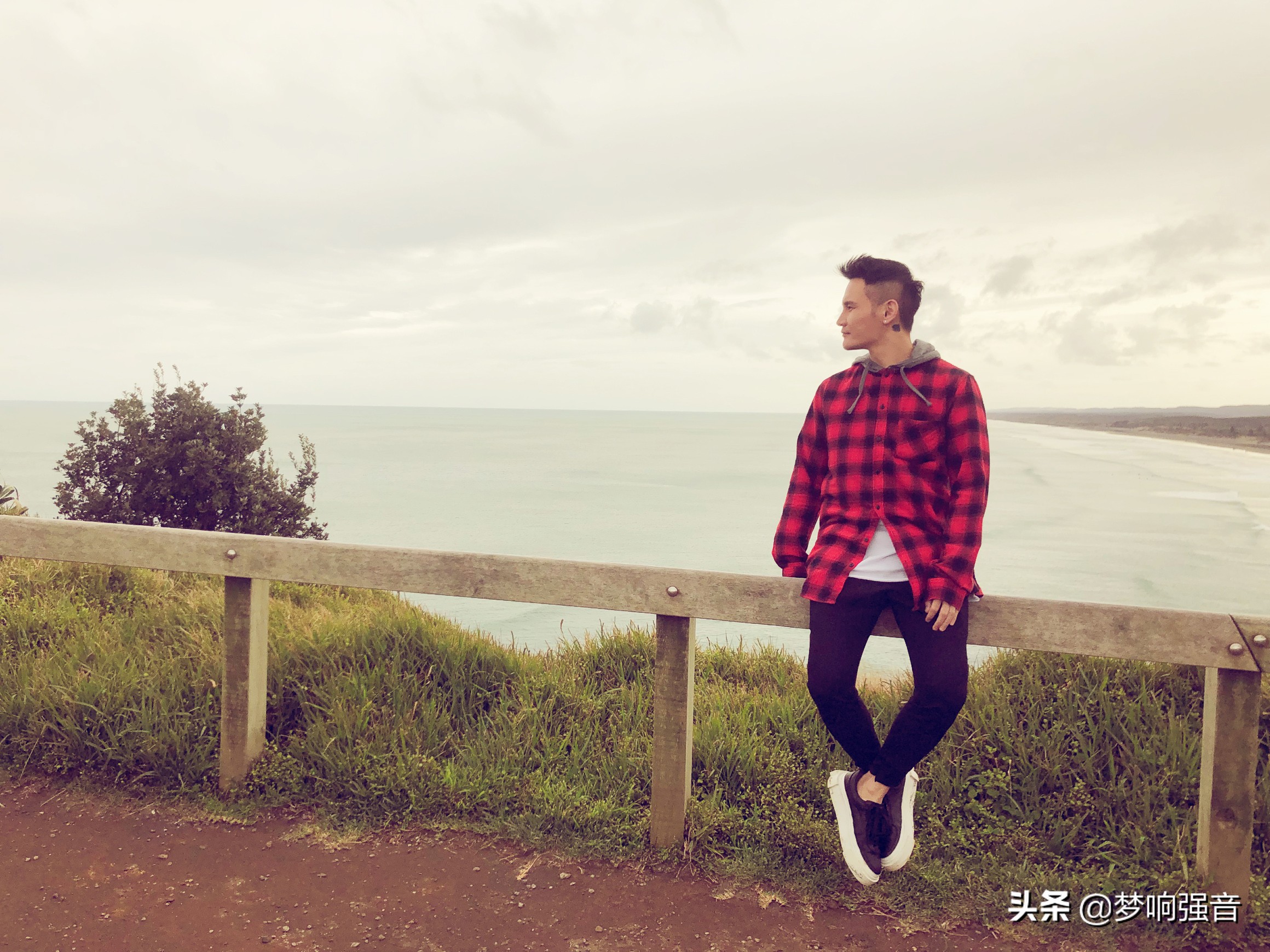 Powerful singer Li Wei's new works sing continuously to tell the growth ...