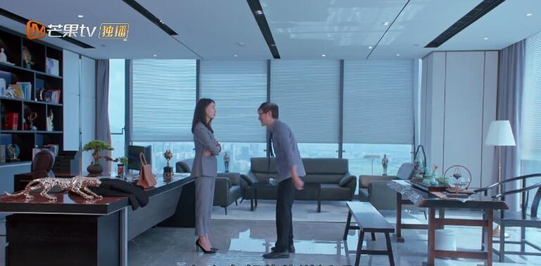 "Under the Warm Sun" starts broadcasting, "corrupt official" Wu Zhiguo, a first-level official ...