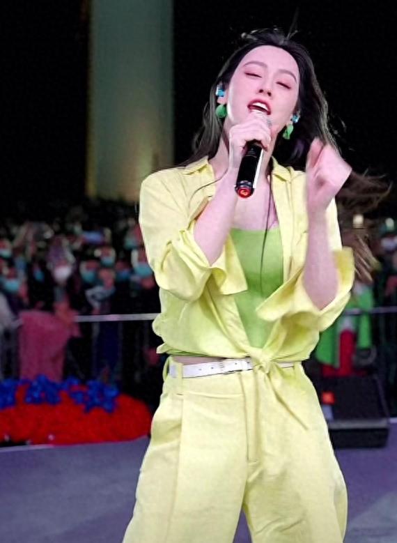 The 40-year-old Tang Yiguan announced their relationship, and the man ...
