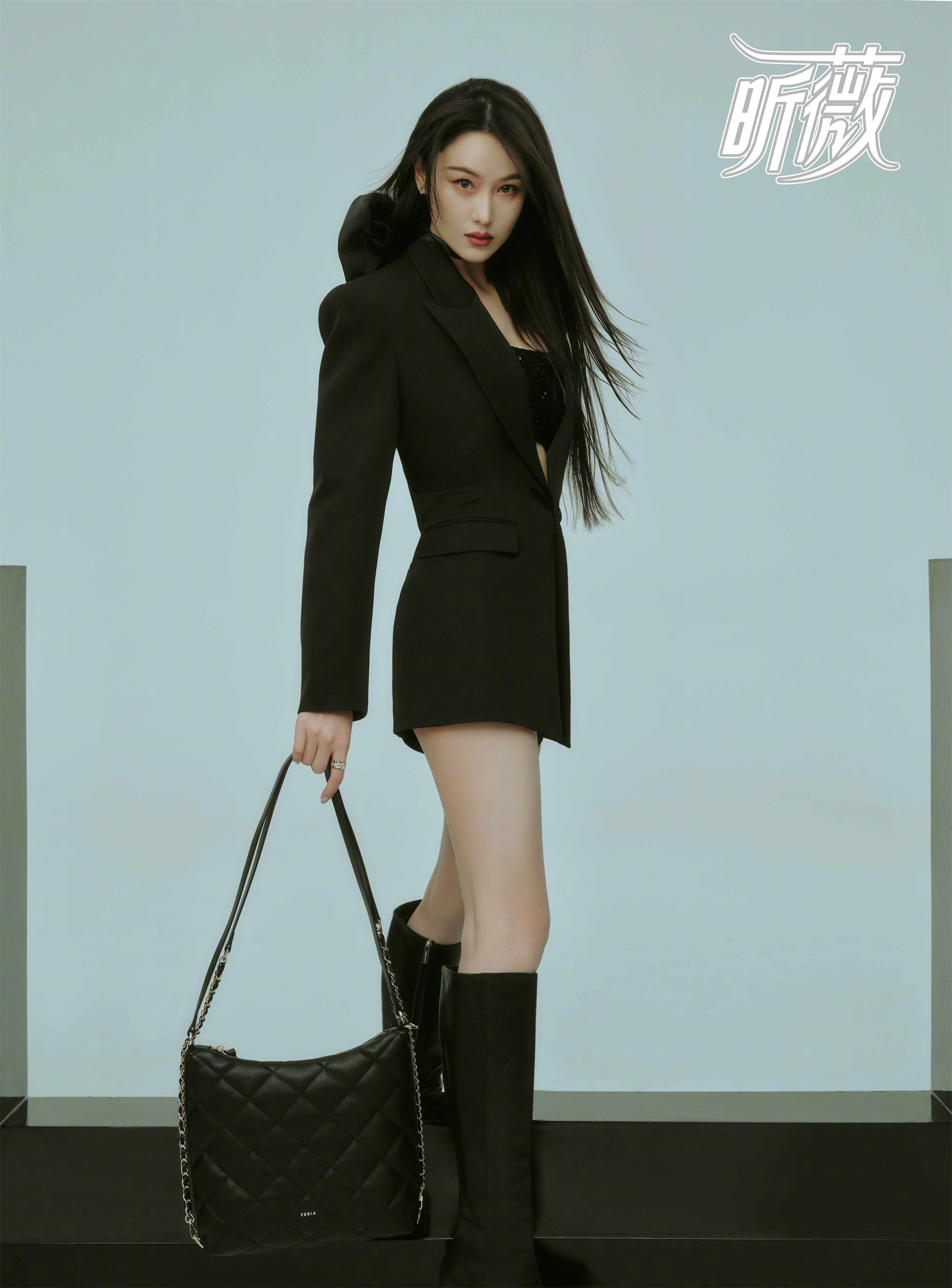 Zhang Xinyu's "Xin Wei" cover, wearing a tube top and missing her lower body is hot and ...