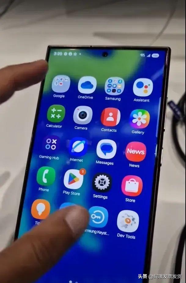 Some of the UI changes in Samsung's One UI 7 are heavily inspired by ...