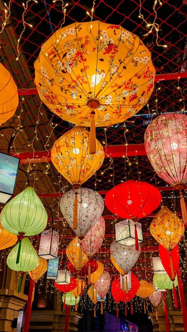 The correct way to open the lanterns during the Lantern Festival Visit ...