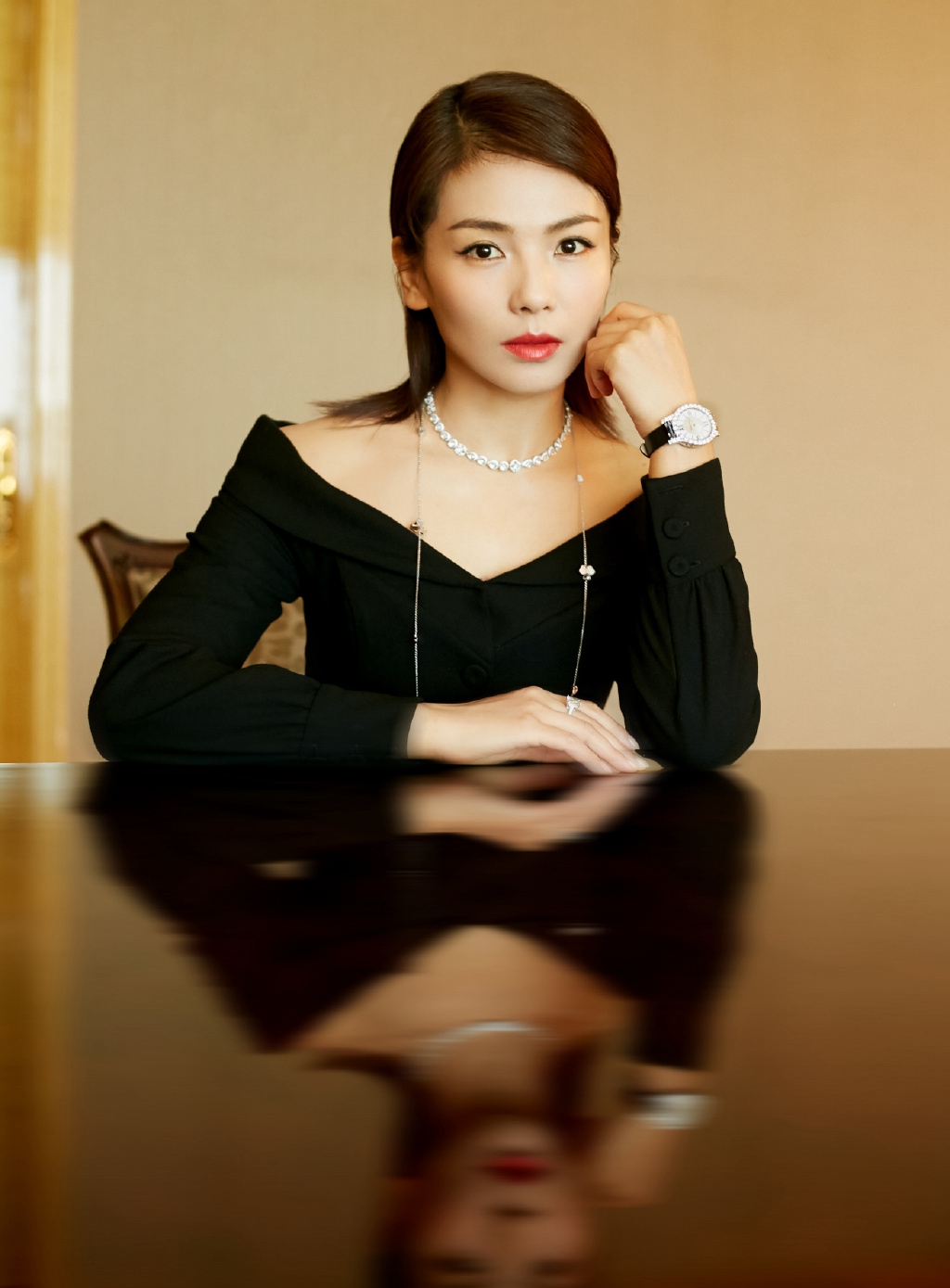 Liu Tao: gentle and elegant, perfect wife - iNEWS