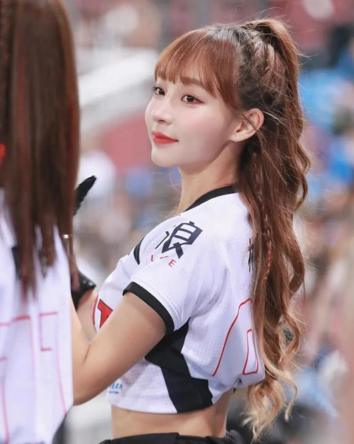 24-year-old Lin Xiang took a swimsuit photo!Netizen: Great!Close ...