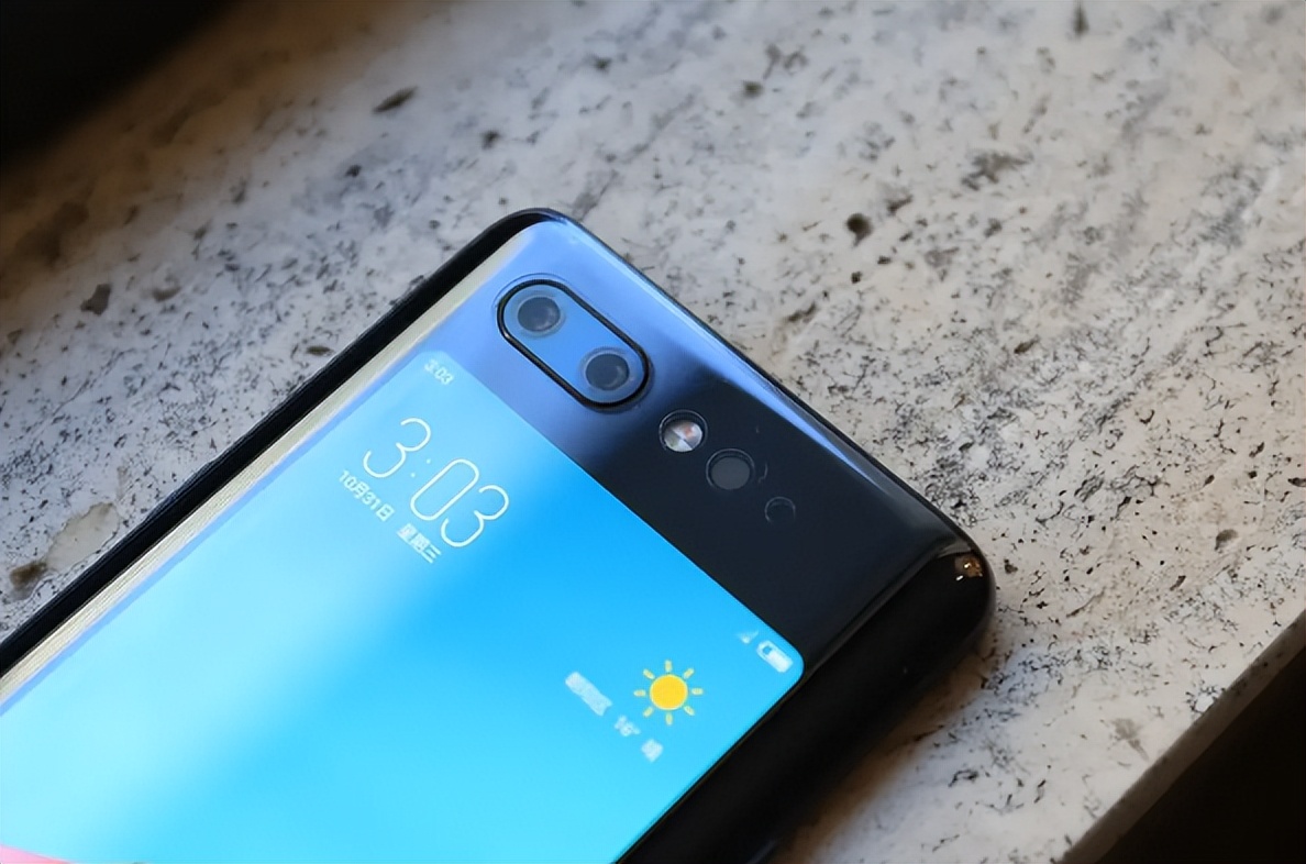 Many people have never seen the "double-sided screen" mobile phone ...