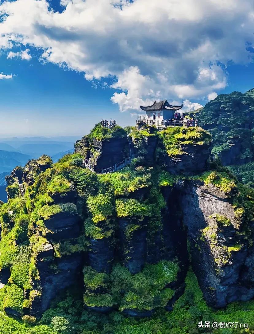 Fanjing Mountain, a famous Buddhist mountain, a fairyland on earth, a ...