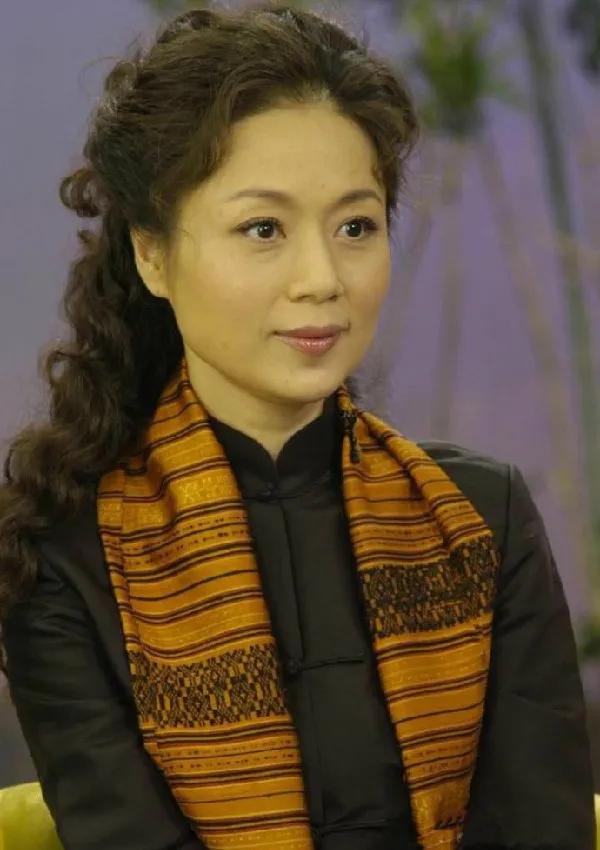 Two famous actors in Huangmei Opera, Yan Fengying committed suicide ...