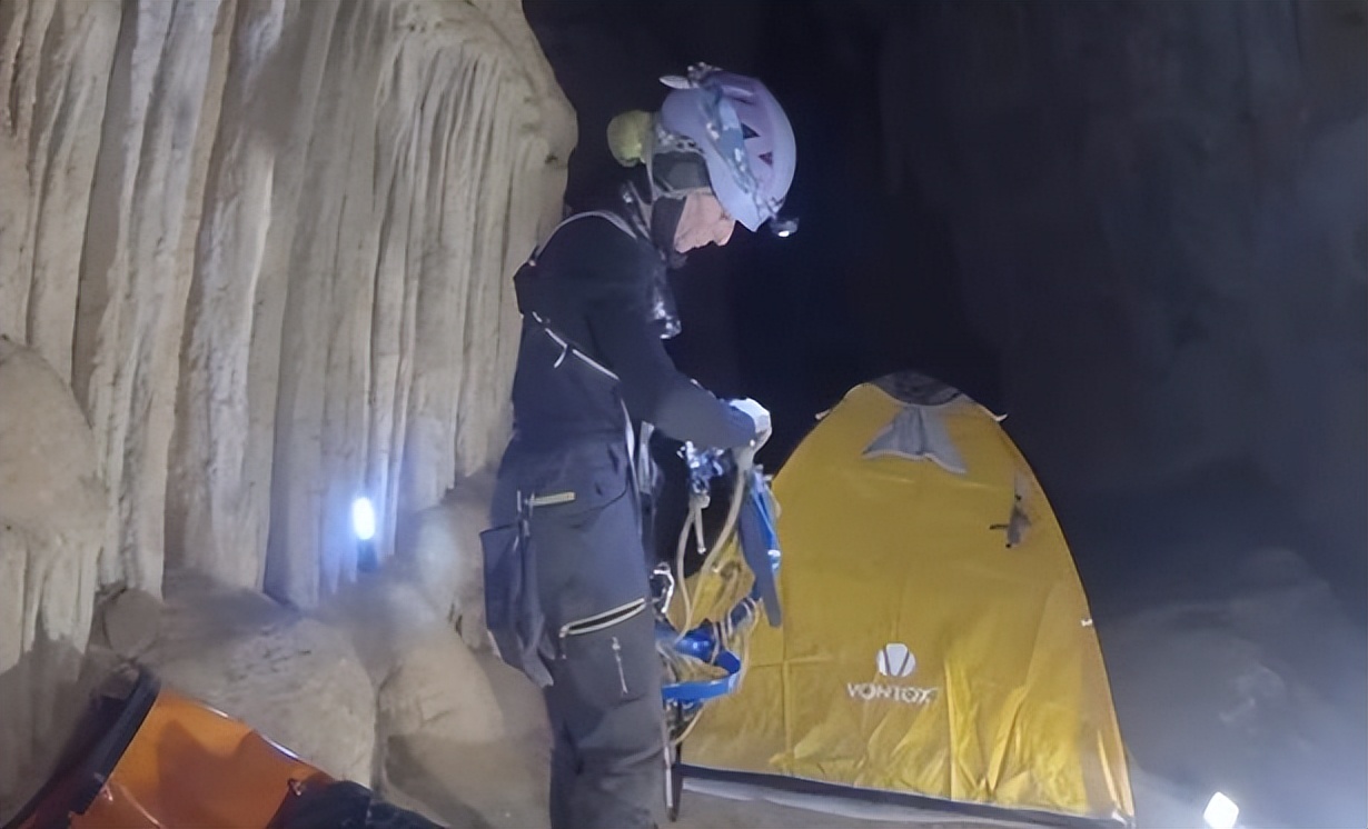 A 50-year-old Spanish woman lived alone in an underground cave for 500 ...