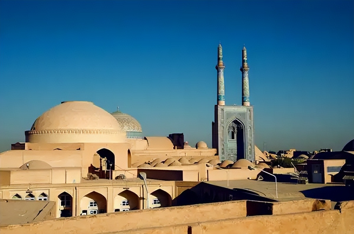 Read "Five Hundred Years of Iran" and re-understand why the "powder keg ...