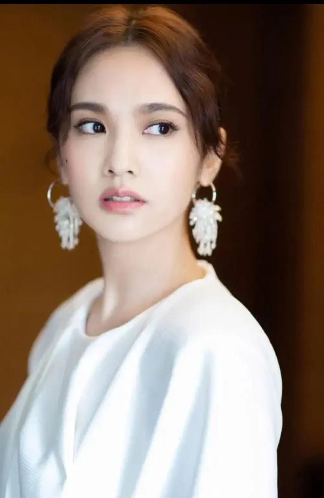 Rainie Yang & Angela Chang amazing pictures - iMedia