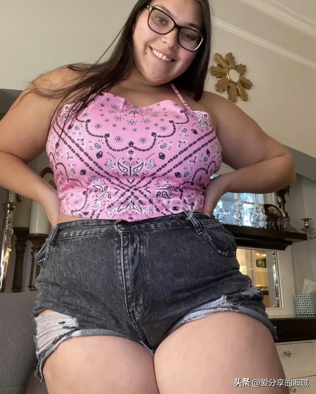 Sensual plus-size model, American girl: Fit Sidney - iNEWS