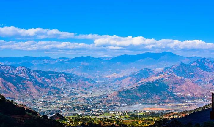 Which parts of Sichuan belong to the Yunnan Plateau? - iNEWS