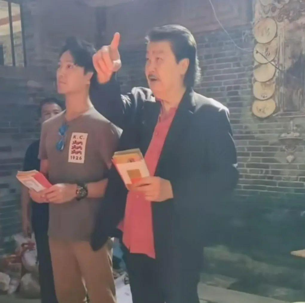 Angie Chiu's husband Huang Jinshen took his son back to his hometown to ...