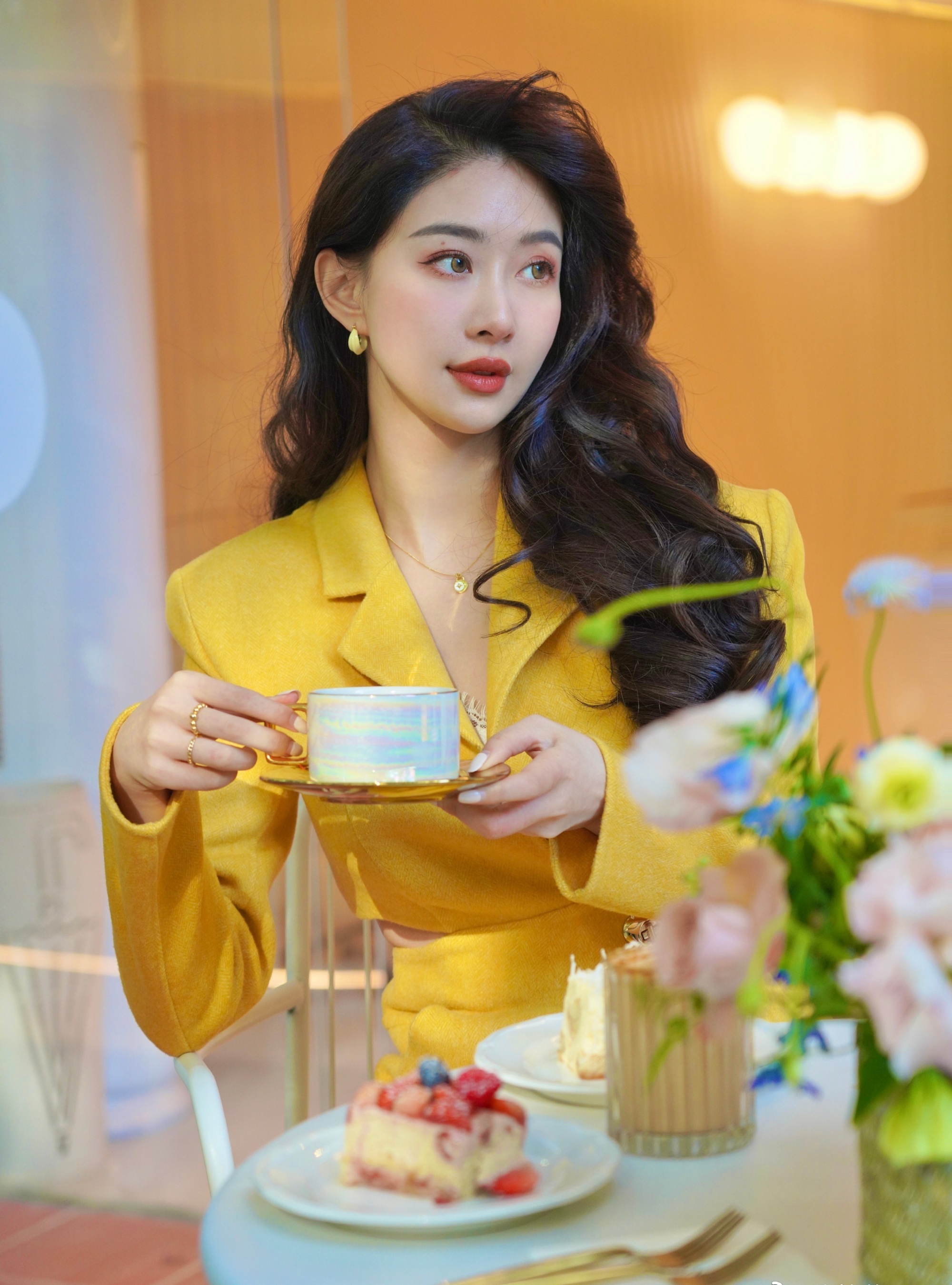 Internet fashion celebrity Shen Yunfei posted the latest photo, wearing ...