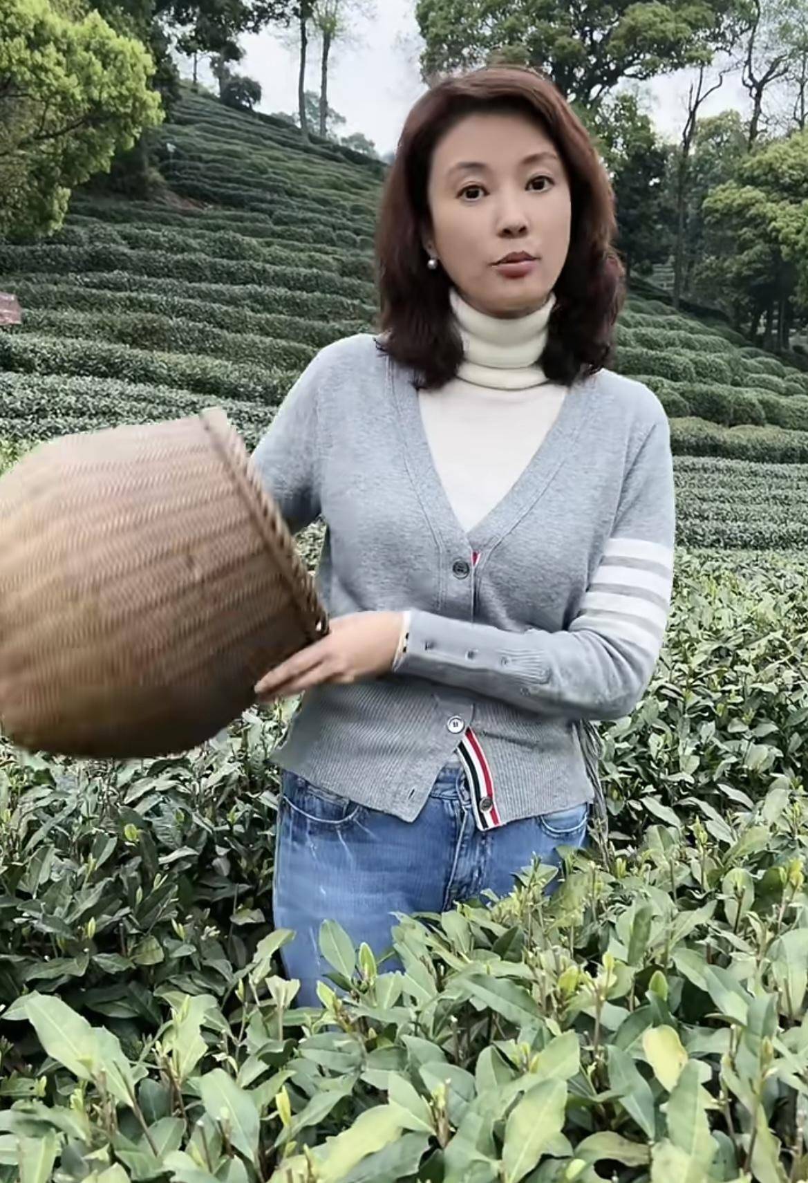 CCTV beauty host Liu Fangfei has photos without makeup, her skin is so ...