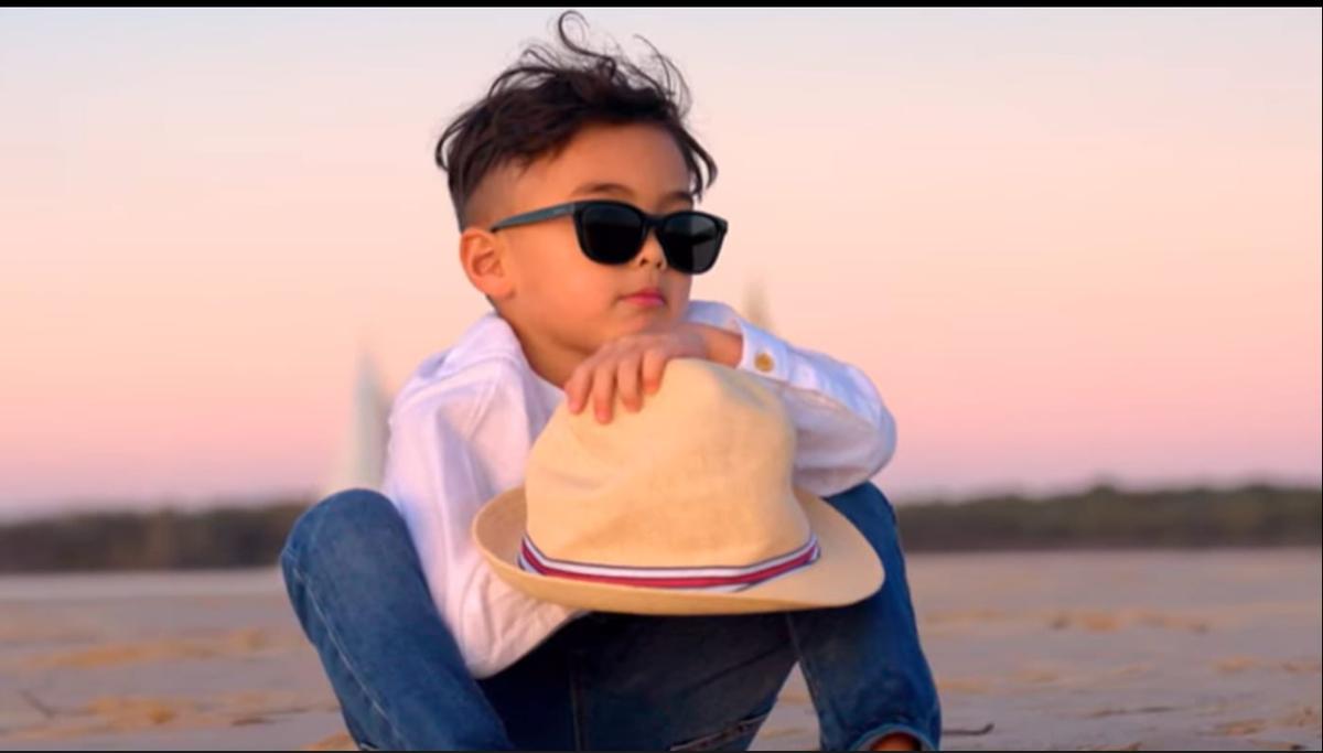 Jay Chou's "Pink Ocean" MV is online, and Ai'er Romeo is in the mirror ...