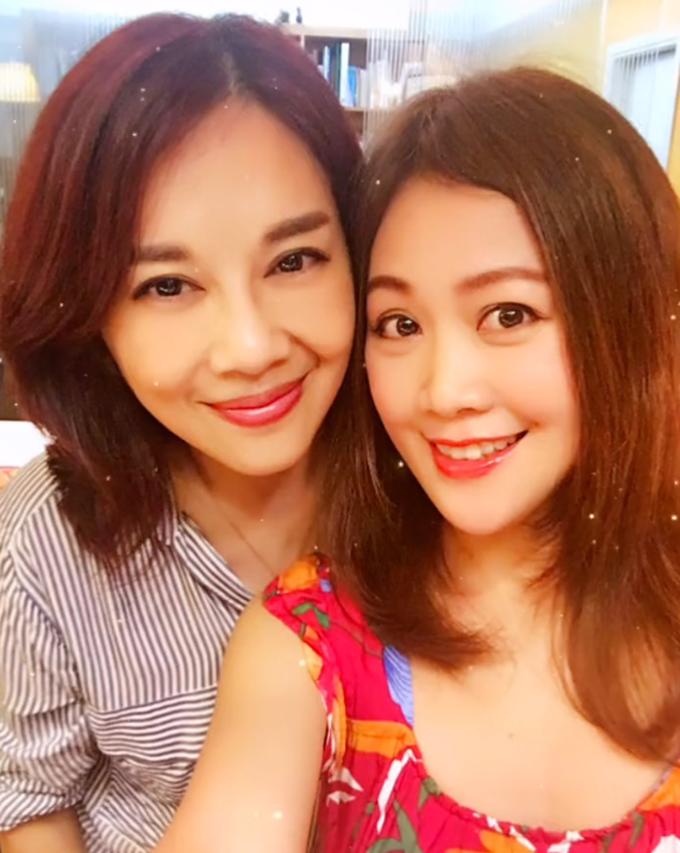 Chen Songling, Liang Xiaobing and He Wanying have a party at the ...