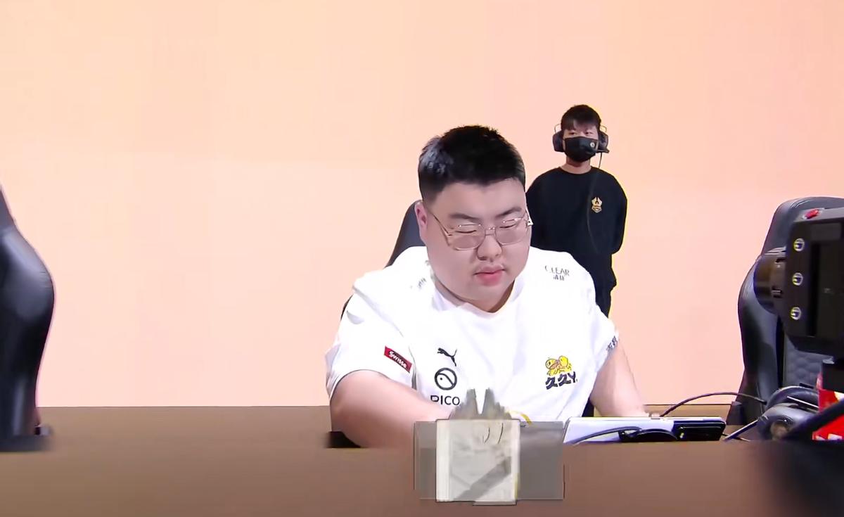 The Wolves crushed IMP in all directions in their first show in the World Championship, Xiaopang ...