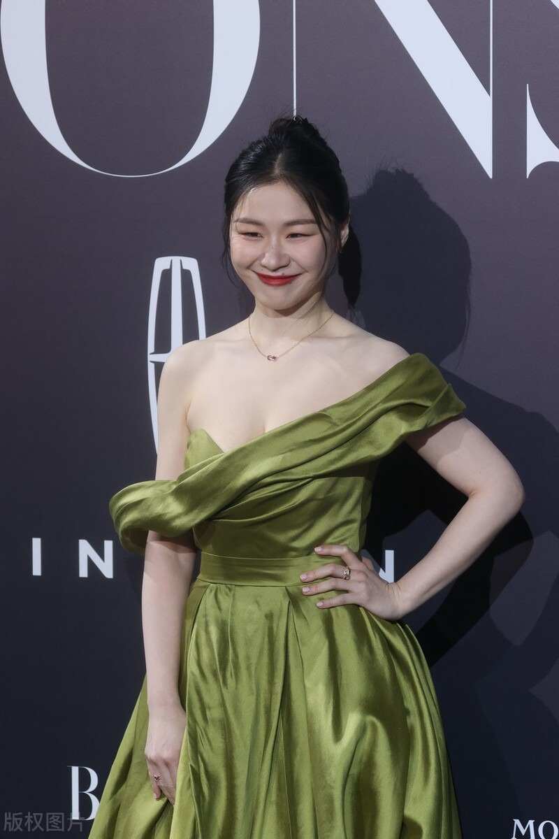 Miss Jin Jing's fashion collocation is very beautiful - iNEWS