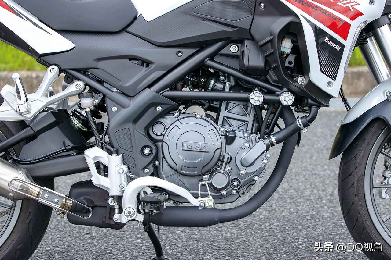 Small-displacement entry-level ADV motorcycle, single-cylinder water ...