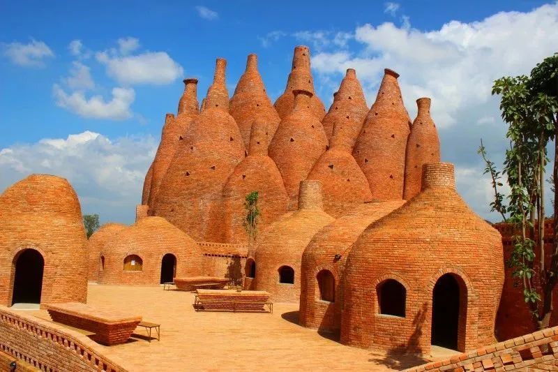 Come to Honghe with singing, dancing, food, and festivals every day - iNEWS