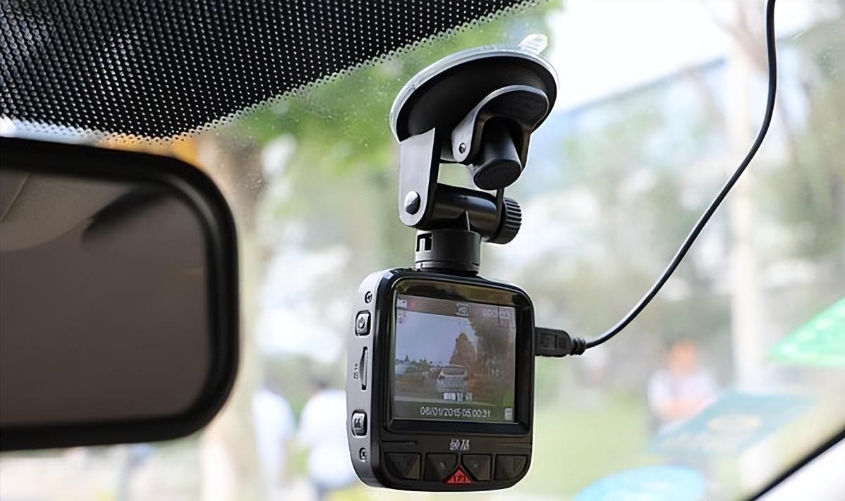 Install the driving recorder by yourself, and teach you how to do it ...