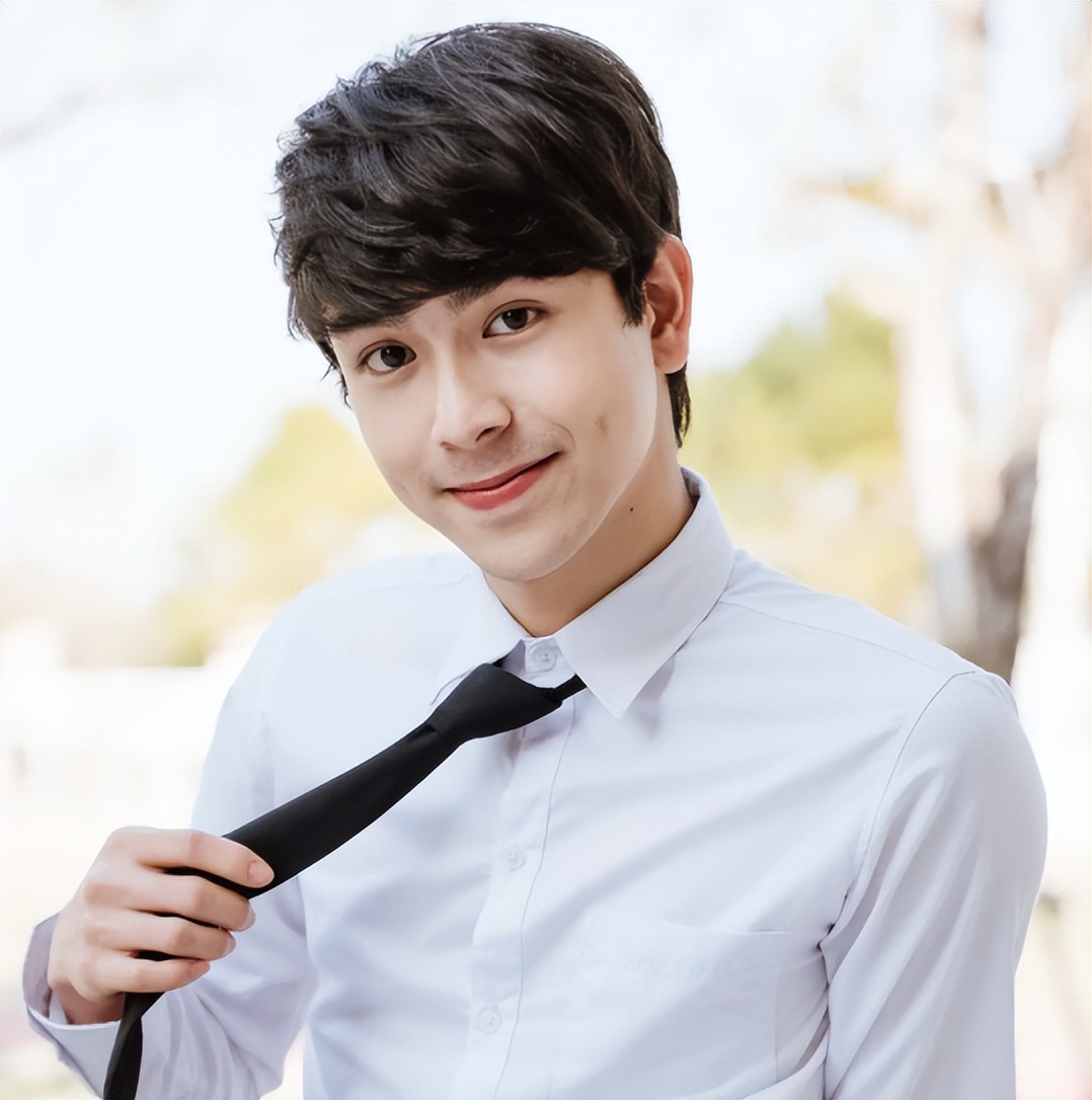 He is a male god with dimples, Nannong smiles with crooked eyes, Jin ...