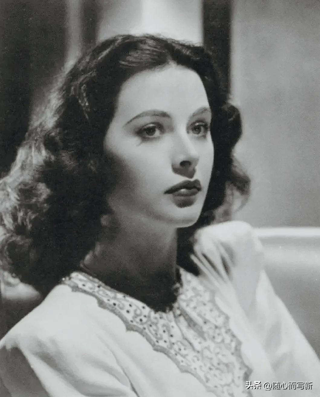 A Hollywood goddess who combines beauty, intelligence, and sexiness ...