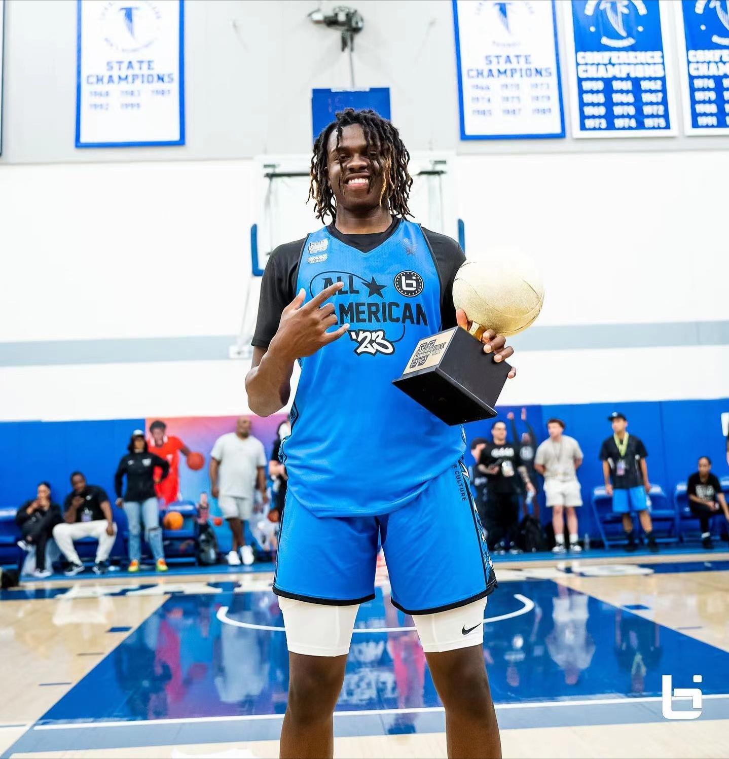 Bounce Monster! The height is only 1.98 meters, but he can touch the ...