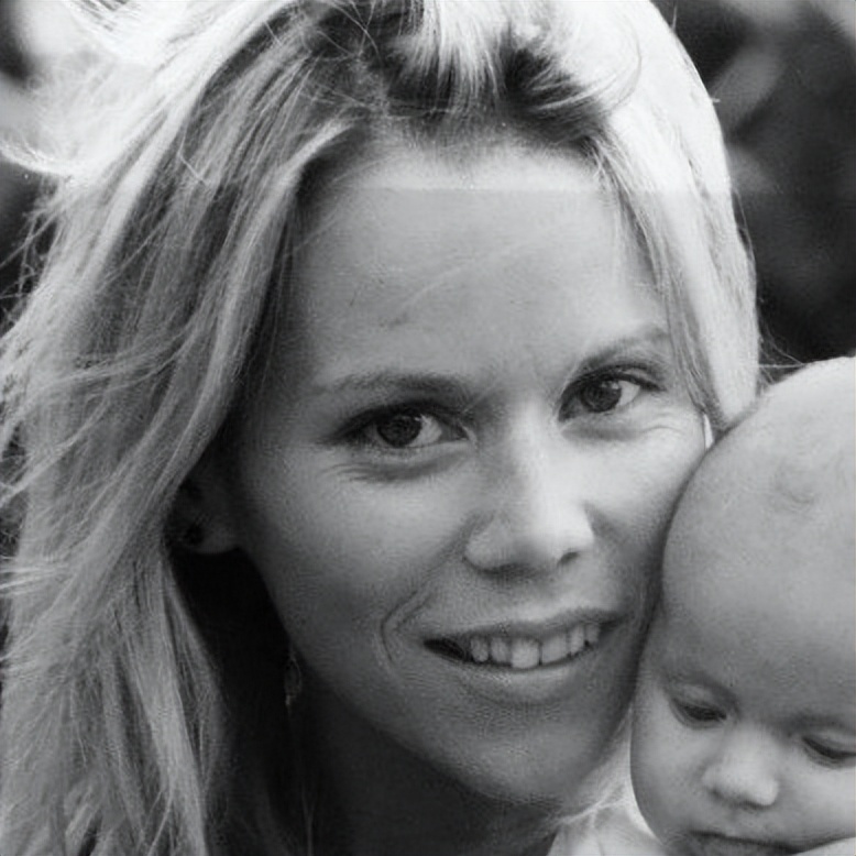 Good luck Brigitte!The 3 children are very filial, the ex-husband is ...