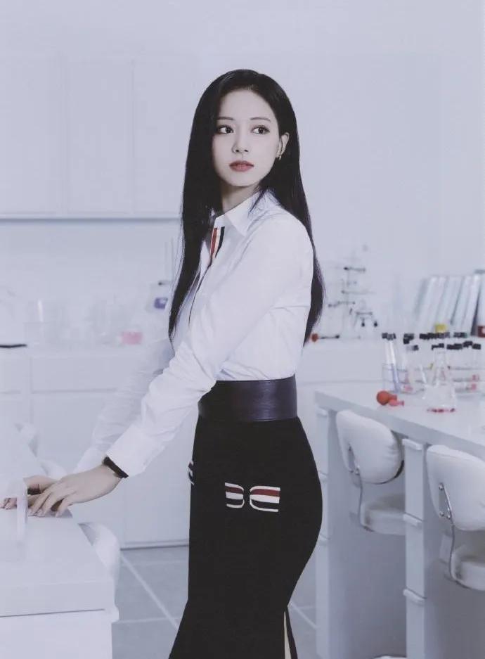 The 100 most beautiful faces in the world in 2021, Zhou Ziyu ranks ...