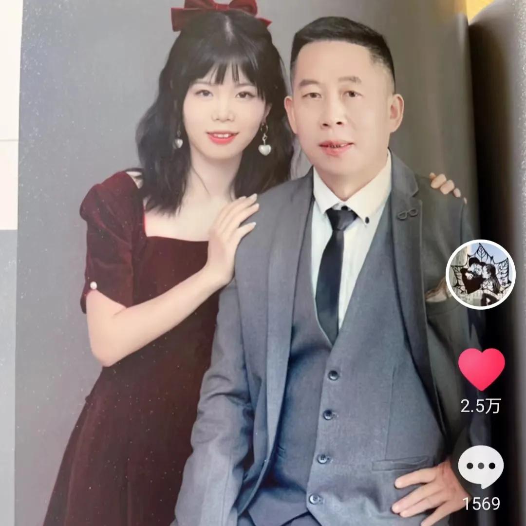 Haiyang posted a photo of himself and Sun Zhuo, wishing himself and his ...