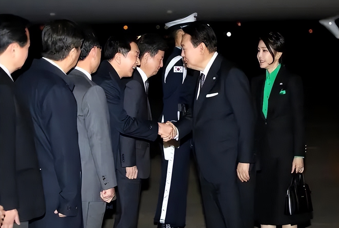 The first lady of South Korea ended her visit to Japan and turned her ...