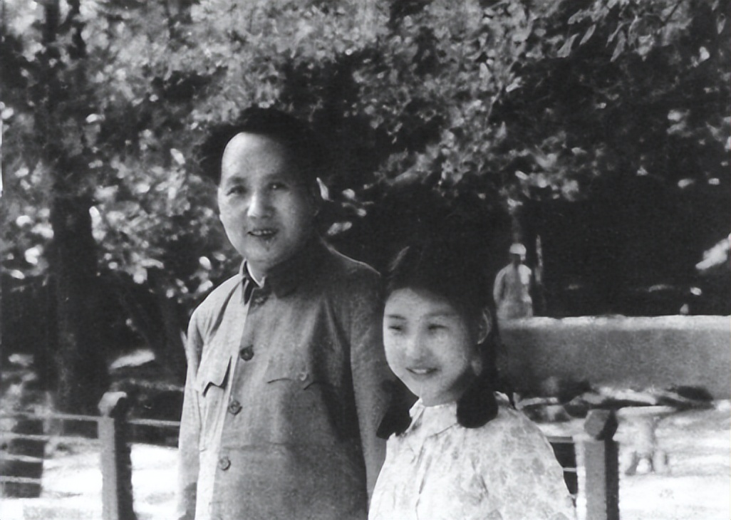 He Zizhen went to see Mao Zedong in secret. After the meeting, He ...