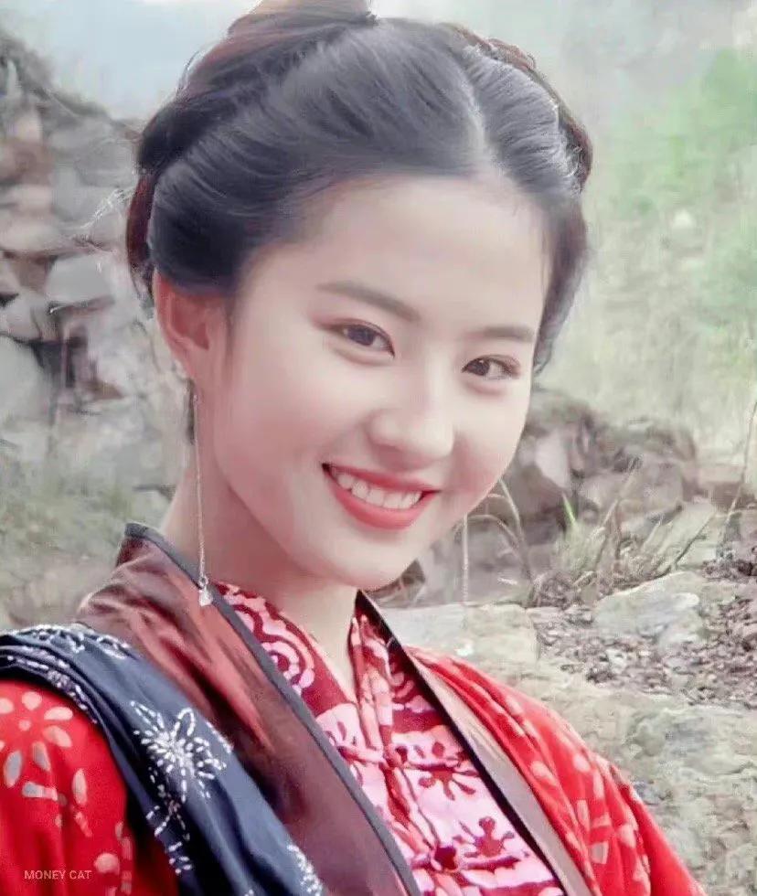 Zhao Ling'er, played by Liu Yifei, is the T0P heroine of Xianxia drama in my mind - iMedia