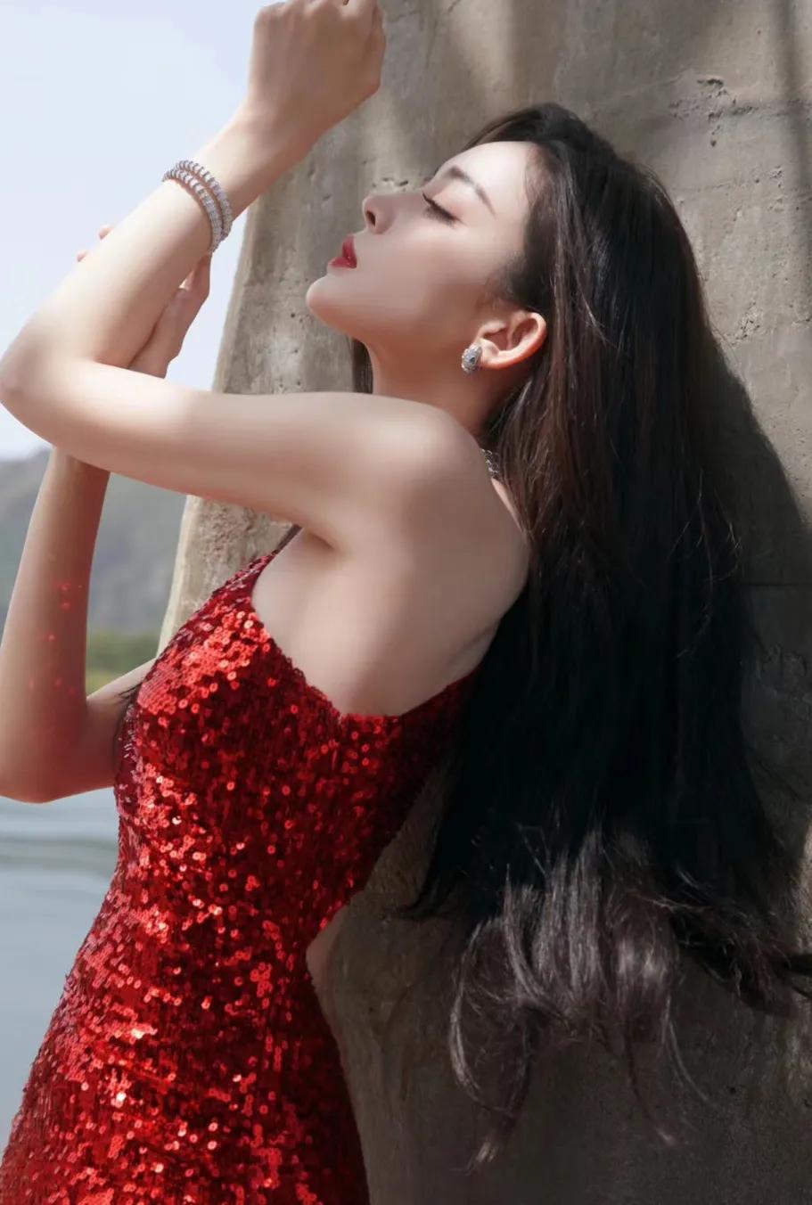 Sexy beauty Guli Nazha, this figure is too amazing - iNEWS