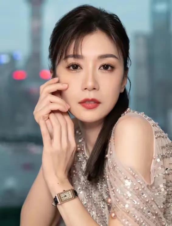 Photos of Wu Jing and Jia Jingwen holding hands in the same frame were ...