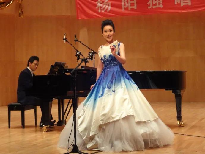 An analysis of the advantages and disadvantages of singer Chen Lili's ...